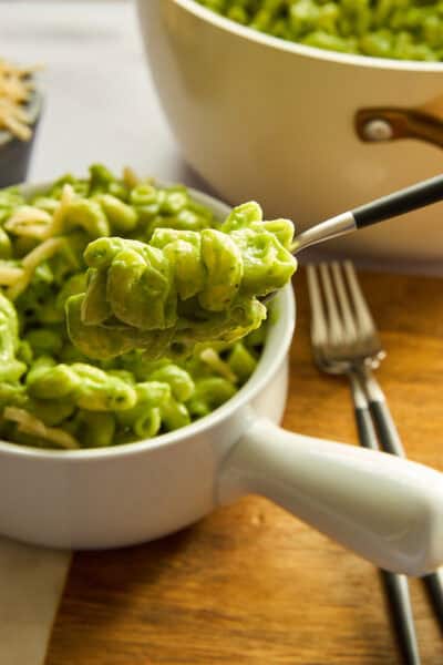 Green Mac and Cheese (15-Minute Recipe) - Food Dolls
