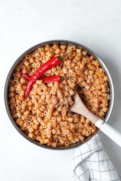 One Pot Mbakbaka (Spicy Libyan Pasta) - Food Dolls