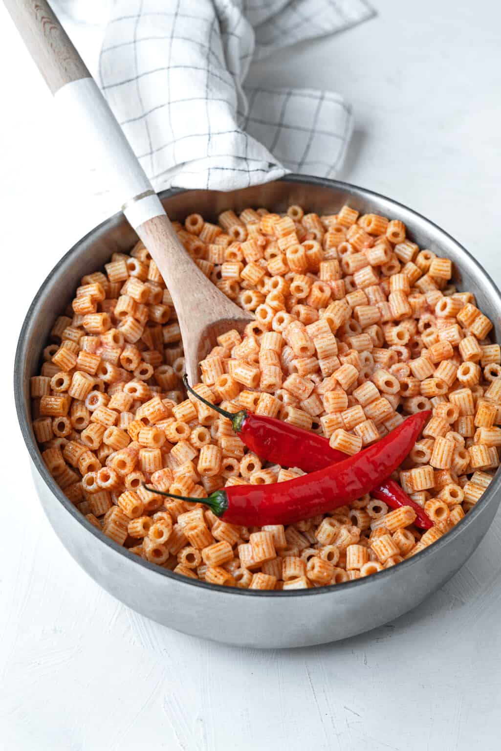 One Pot Mbakbaka (Spicy Libyan Pasta) - Food Dolls
