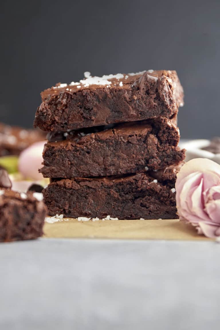 One Bowl Brownies with Chocolate Chips - Food Dolls