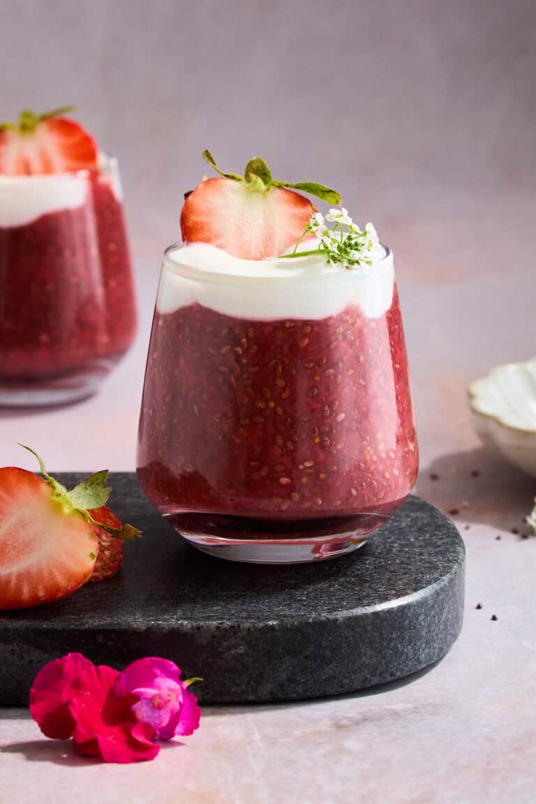 Strawberry Chia Pudding (6 Ingredients) - Food Dolls