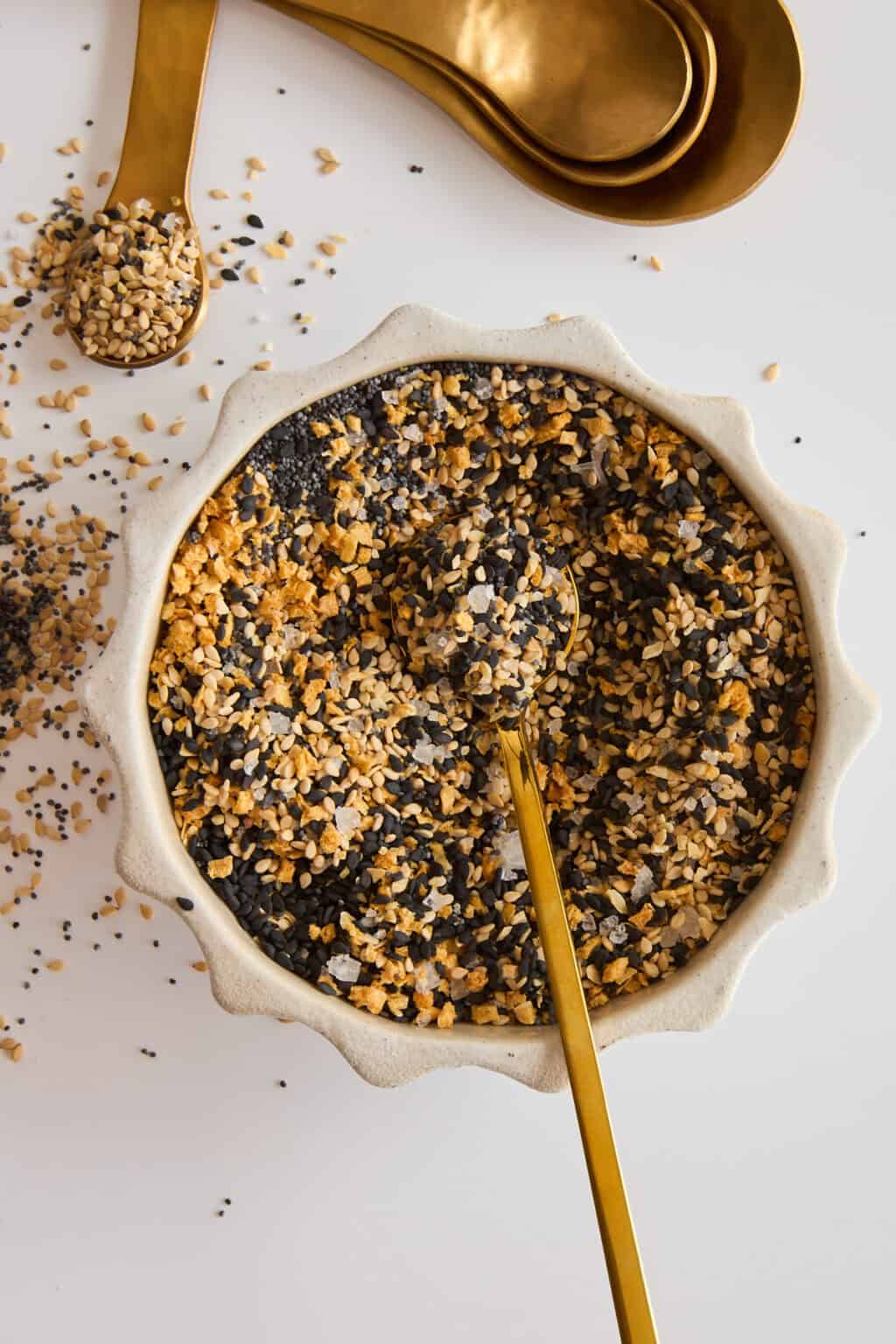 Homemade Everything But the Bagel Seasoning (6 Ingredients) - Food Dolls